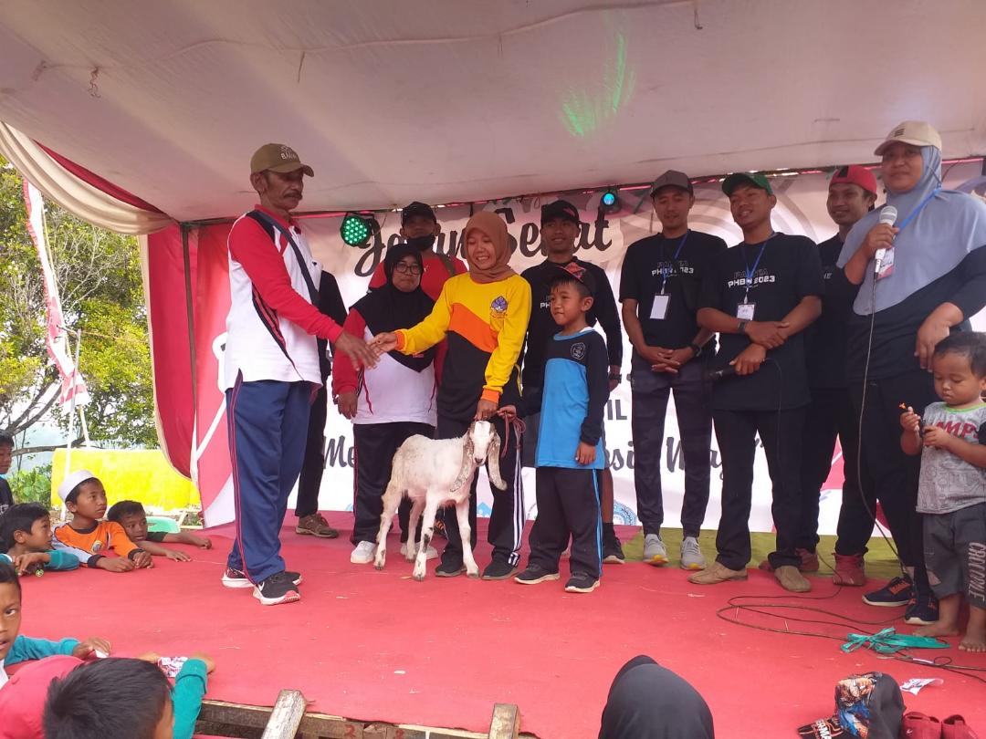 Semarak Kemerdekaan di Desa Tambelang, Jalan Sehat Berhadiah Kambing ... Semarak Kemerdekaan di Desa Tambelang, Jalan Sehat Berhadiah Kambing ...