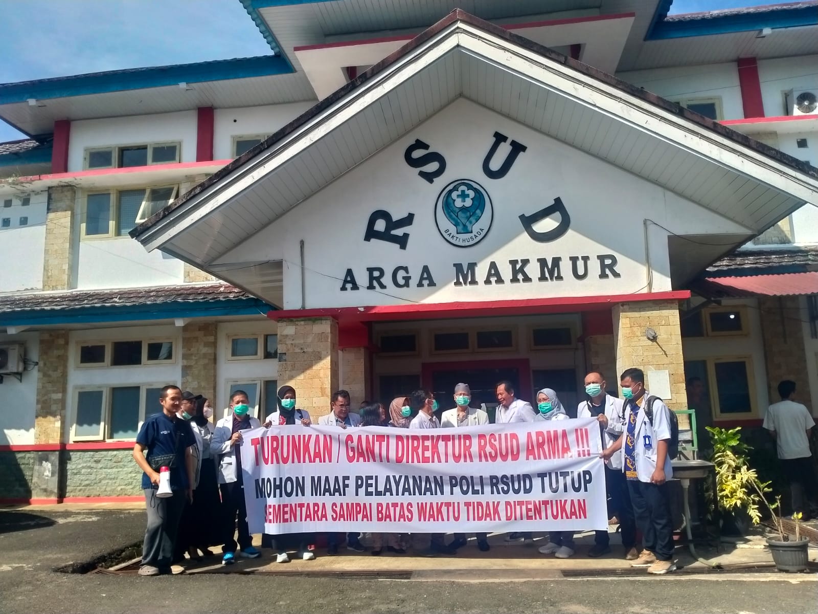 Beri Perlakuan Otoriter, Direktur RSUD Arga Makmur di Demo Turun dari ...