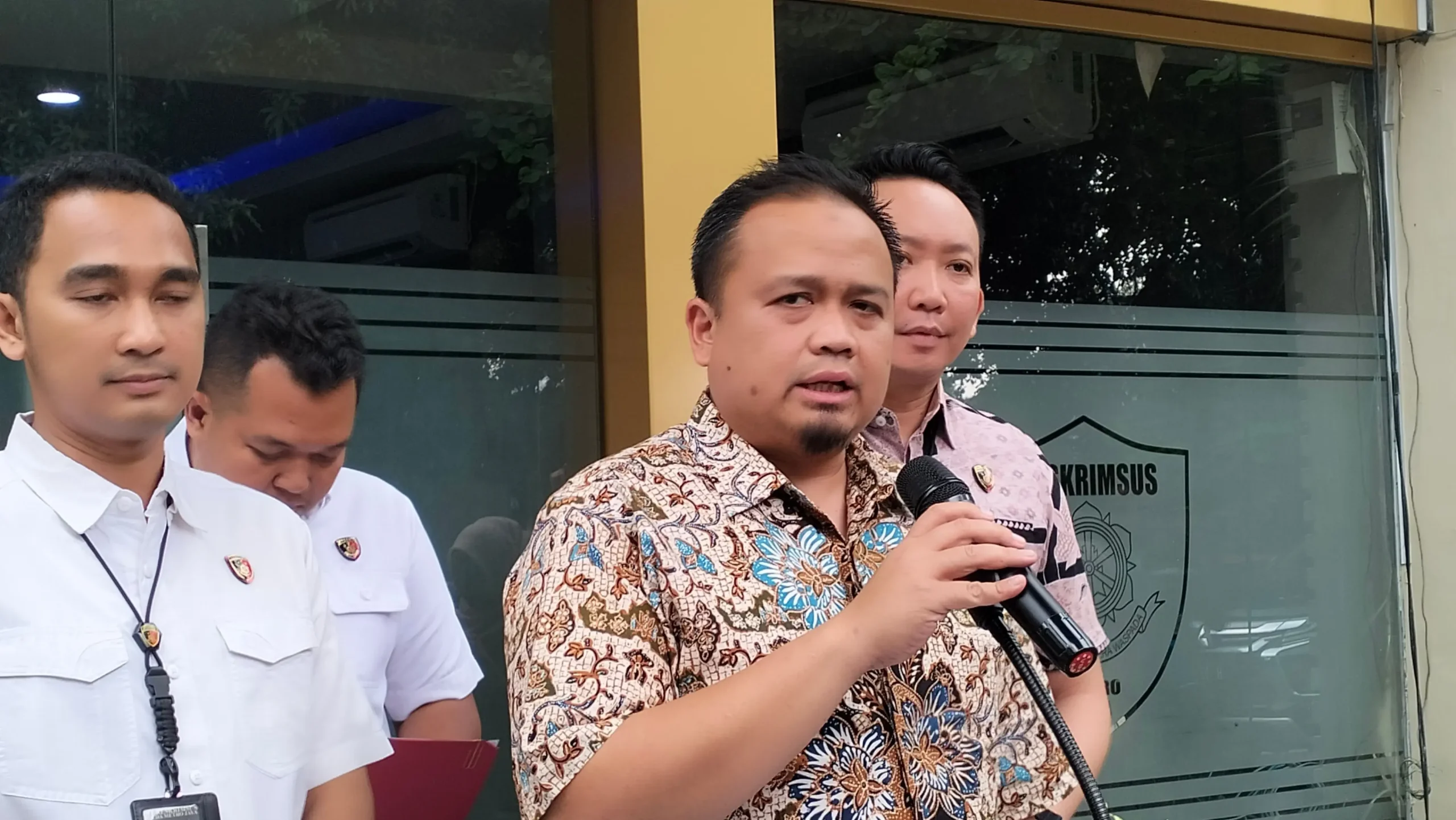 Polisi Tangkap Pelaku Trader Forex Emas yang Menipu Sesama WN India ...