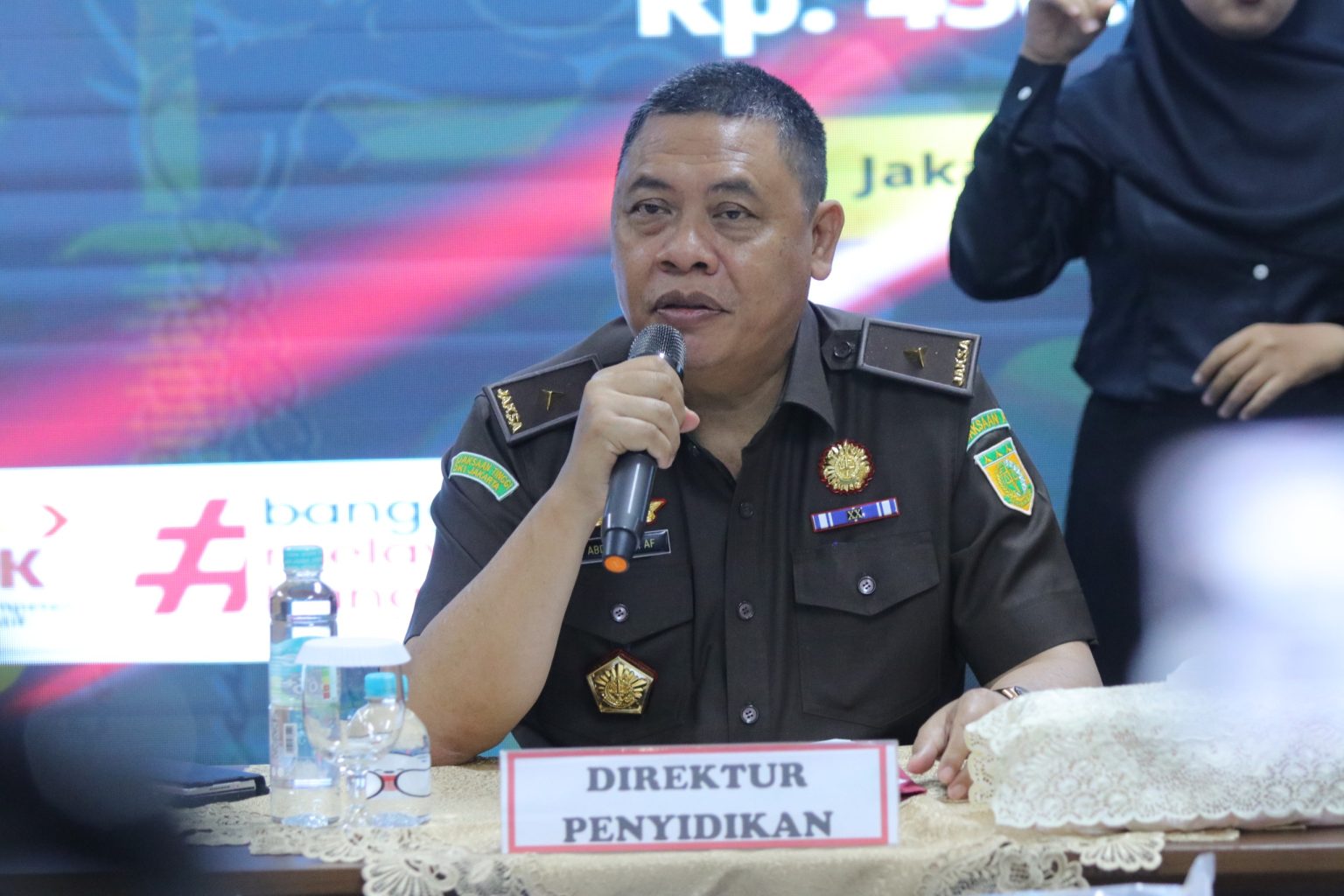 Kasus Suap MA: Istri Zarof Ricar Diperiksa, Aset Keluarga Diburu ...