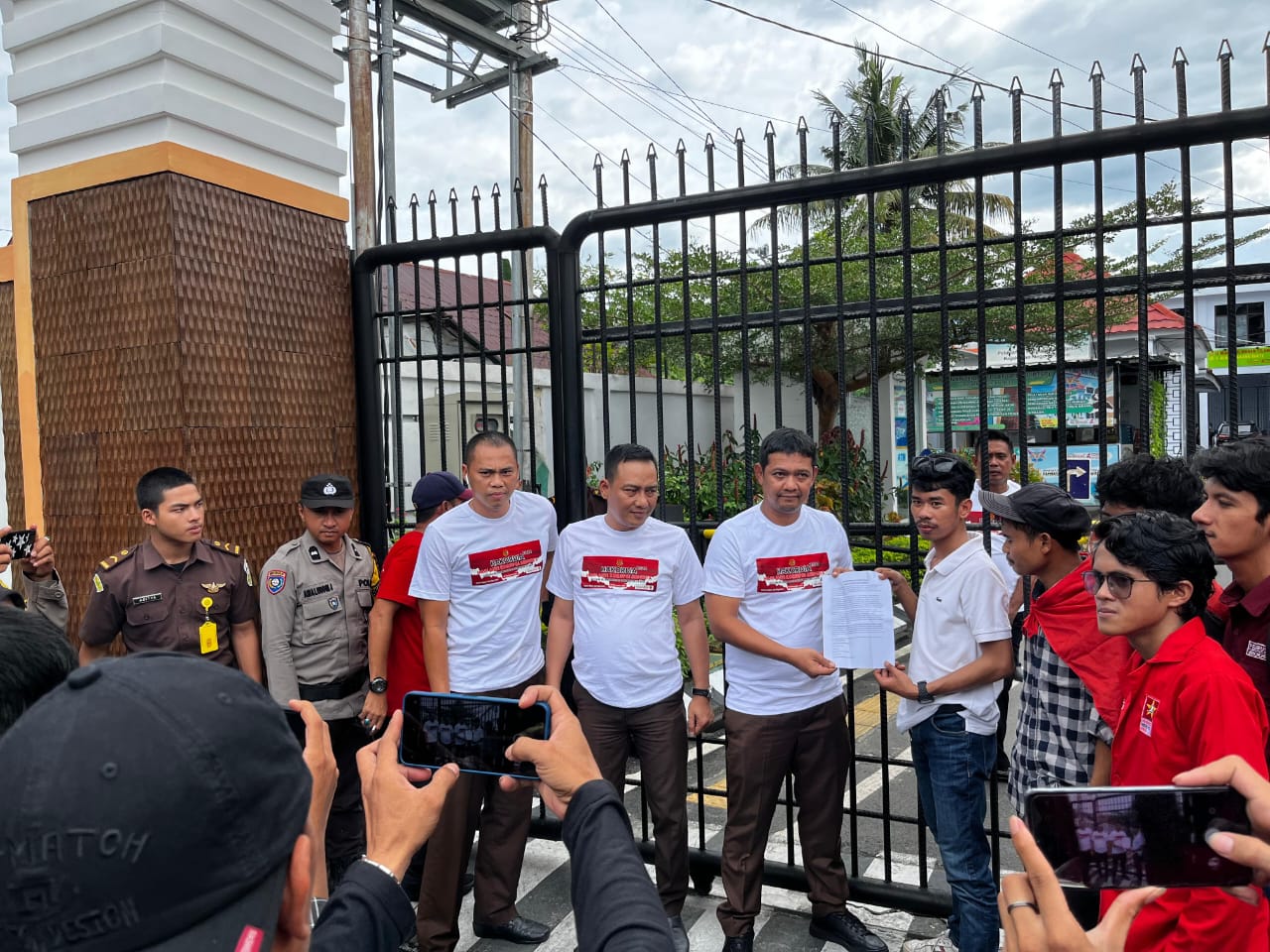 Hari Anti Korupsi Sedunia: Mahasiswa Palopo Tuntut Penegakan Hukum ... Hari Anti Korupsi Sedunia: Mahasiswa Palopo Tuntut Penegakan Hukum ...