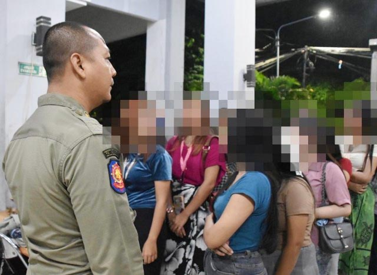 Satpol PP Surabaya Amankan 26 Pramusaji dan 16 Pengunjung dalam ...