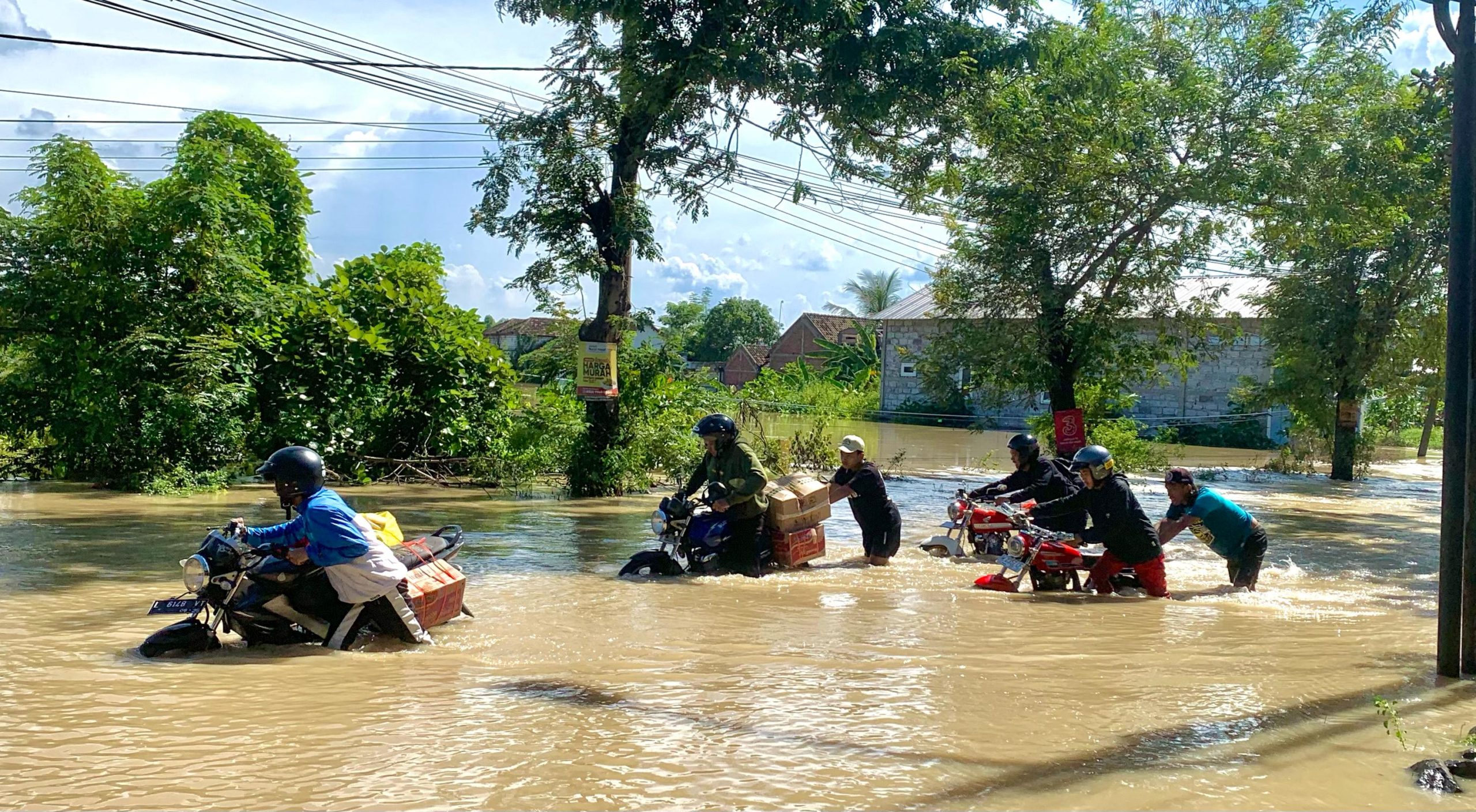 Banjir Luapan Sungai Lamong Rendam Gresik, Ratusan Warga Mengungsi – PRUDENSI