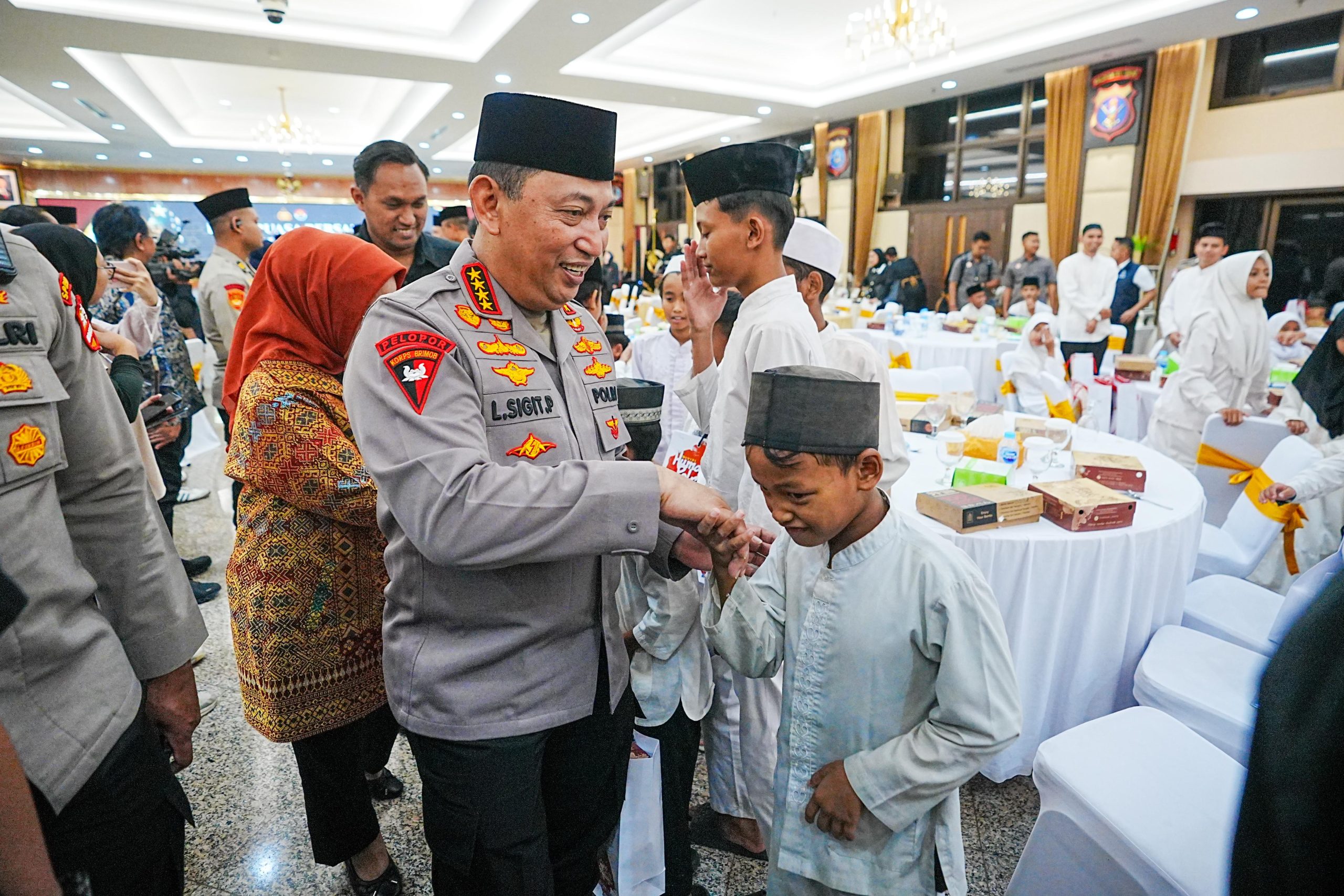 Berbagi Takjil hingga Santunan Anak Yatim, Polri Pererat Hubungan dengan Media dan Masyarakat ...