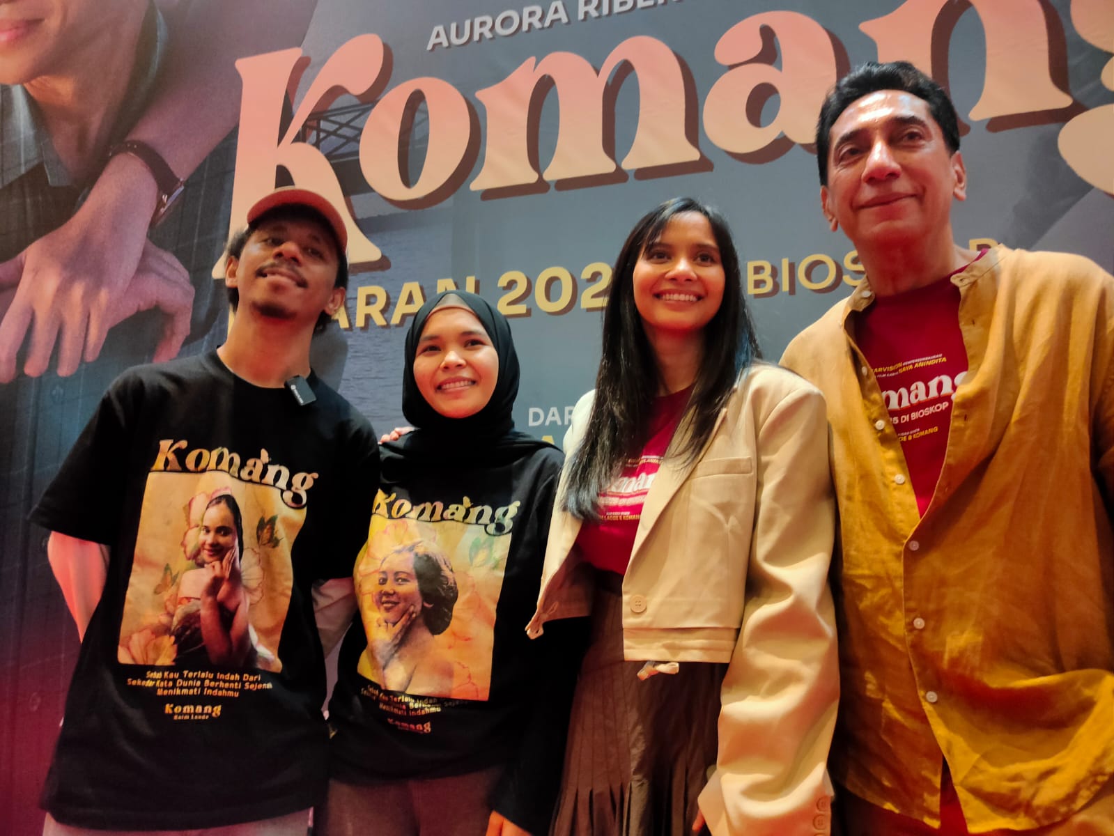 Film “Komang” Angkat Perjalanan Cinta Raim Laode dan Komang Ade – PRUDENSI