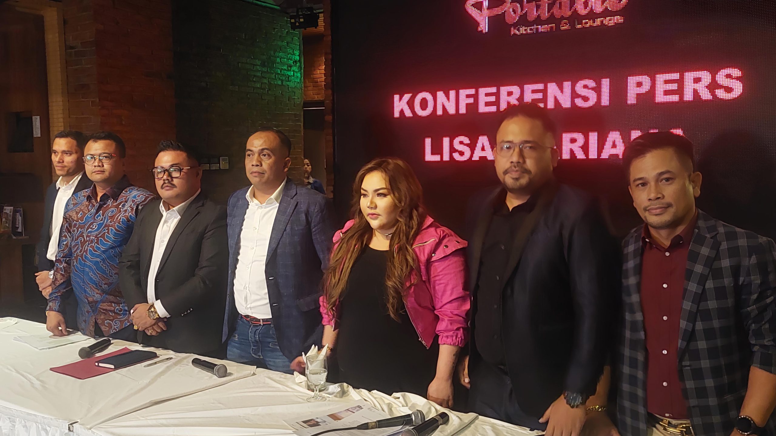 Konferensi Pers Lisa Mariana: Tuntut Pengakuan Anak, Klaim Punya Hubungan dengan Eks Gubernur ...