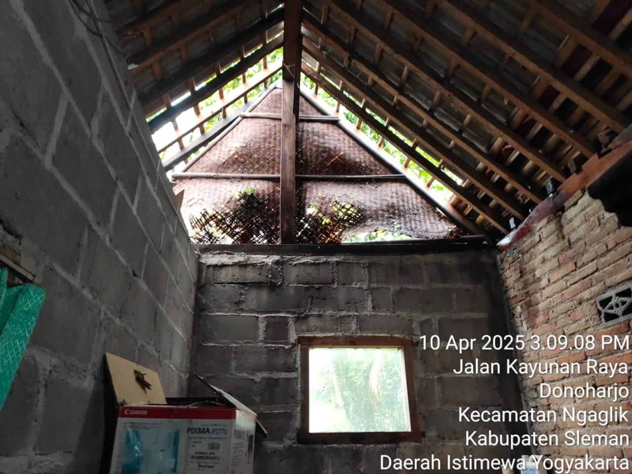 Hujan Lebat dan Angin Kencang Landa Sleman, Puluhan Pohon Tumbang dan Genting Beterbangan – PRUDENSI