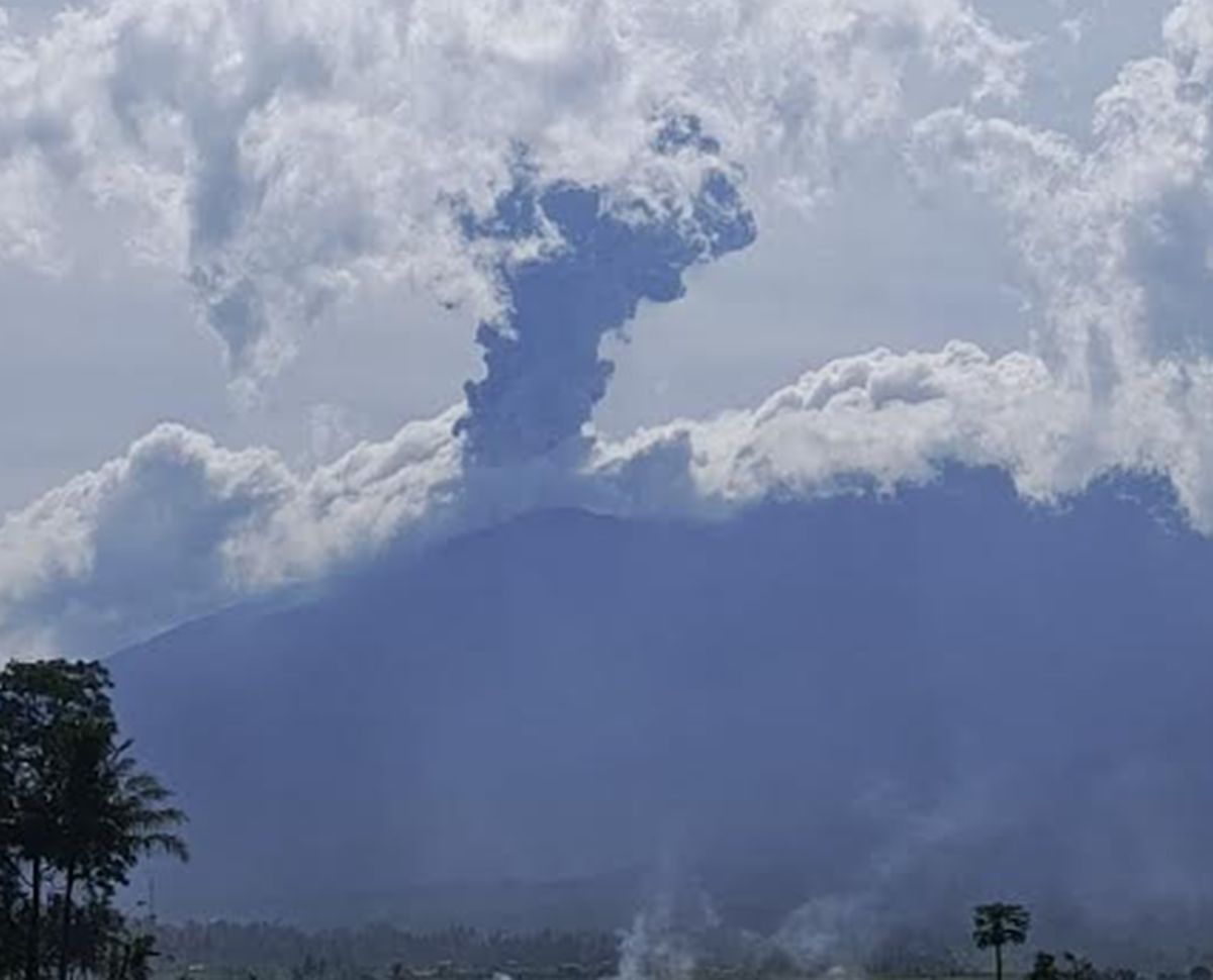 Gunung Marapi Erupsi, Radius 3 Km Dilarang – PRUDENSI